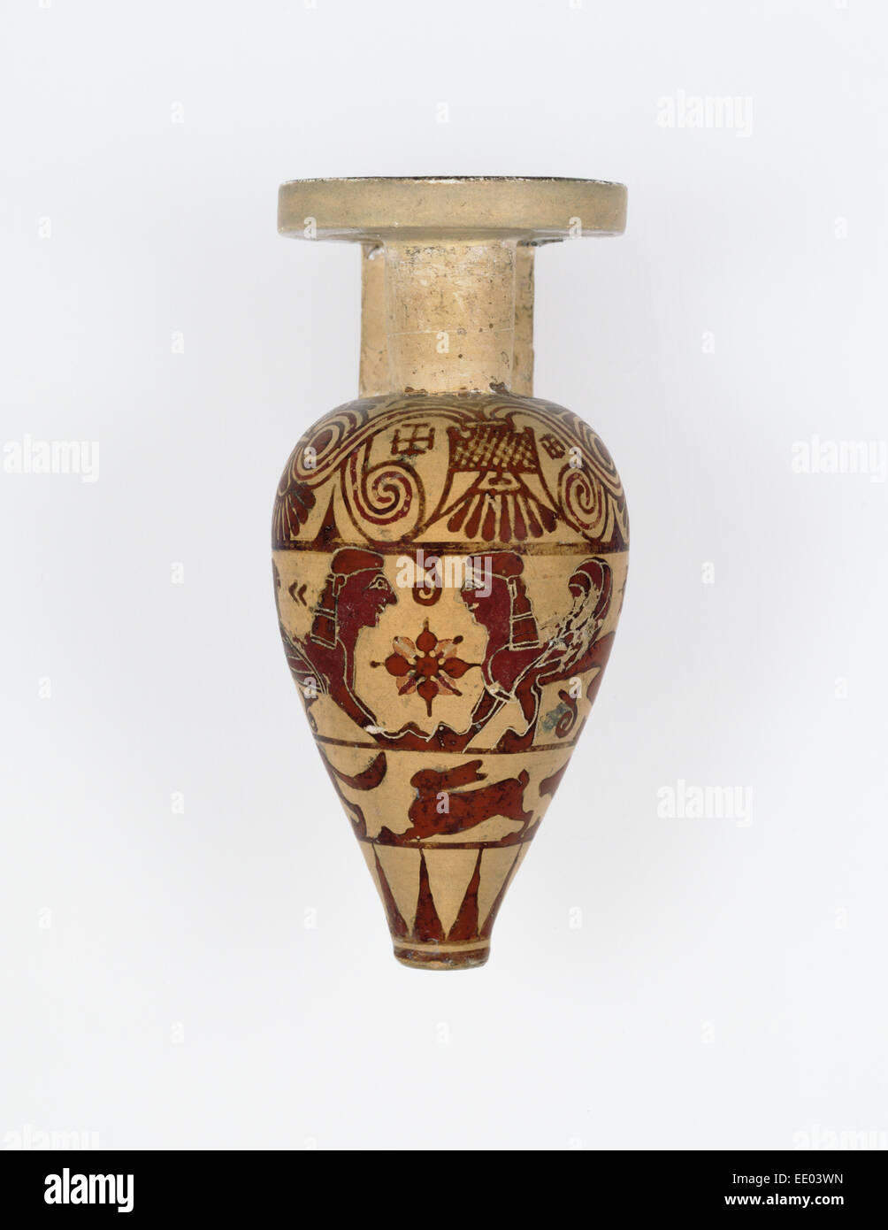 Proto corinthian ovoid aryballos hi-res stock photography and images ...