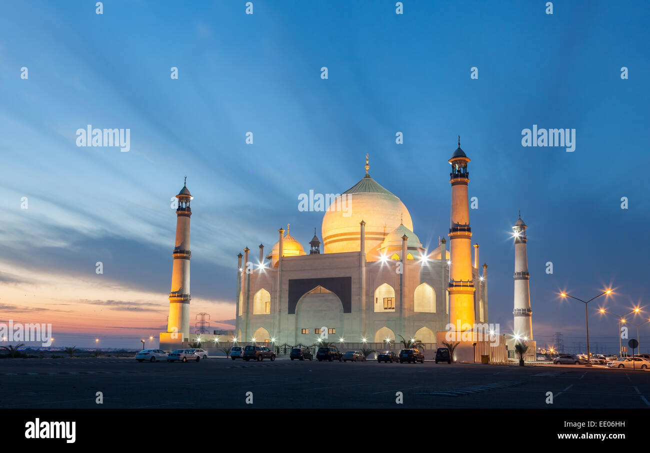 Siddiqa Fatima Zahra Mosque in Kuwait Stock Photo - Alamy