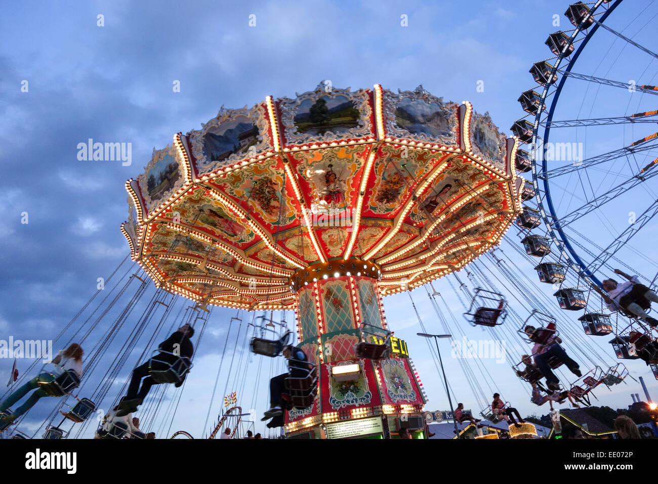 Spass auf dem Münchner Oktoberfest, Bayern Deutschland, Fun at the ...