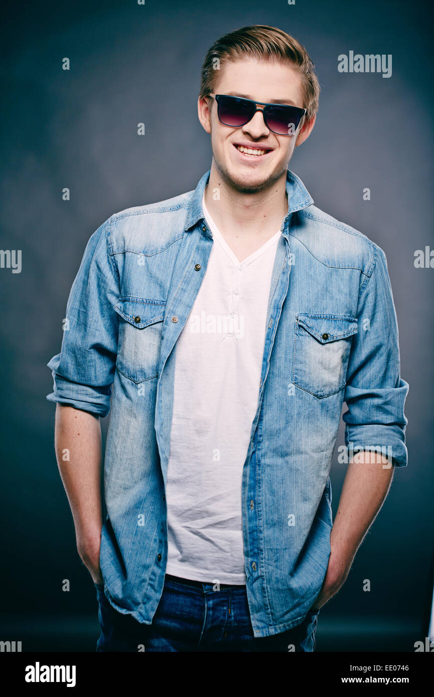 Man in denim jacket hi-res stock photography and images - Alamy
