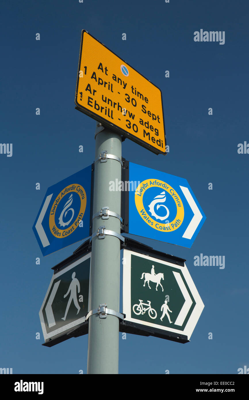 Signs for paths hi-res stock photography and images - Alamy