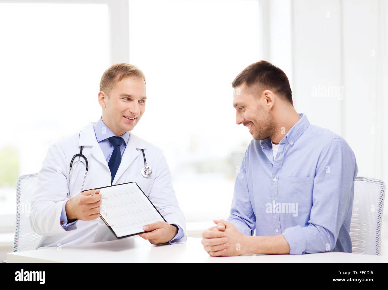 Doctor results patient happy hi-res stock photography and images - Alamy
