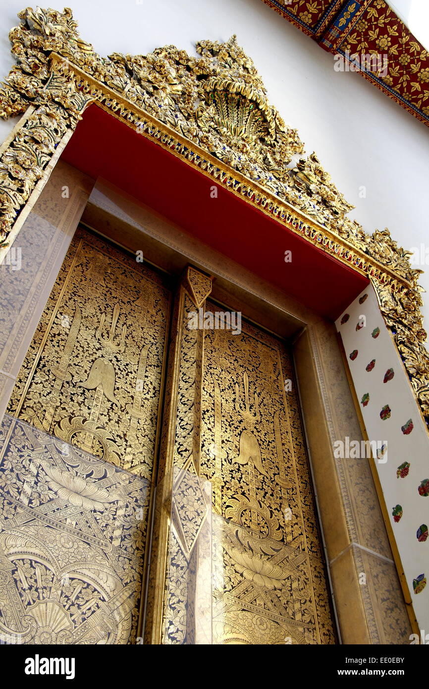 Giant door hi-res stock photography and images - Alamy