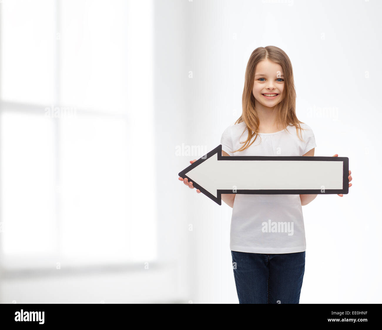 Arrow pointing left hi-res stock photography and images - Alamy