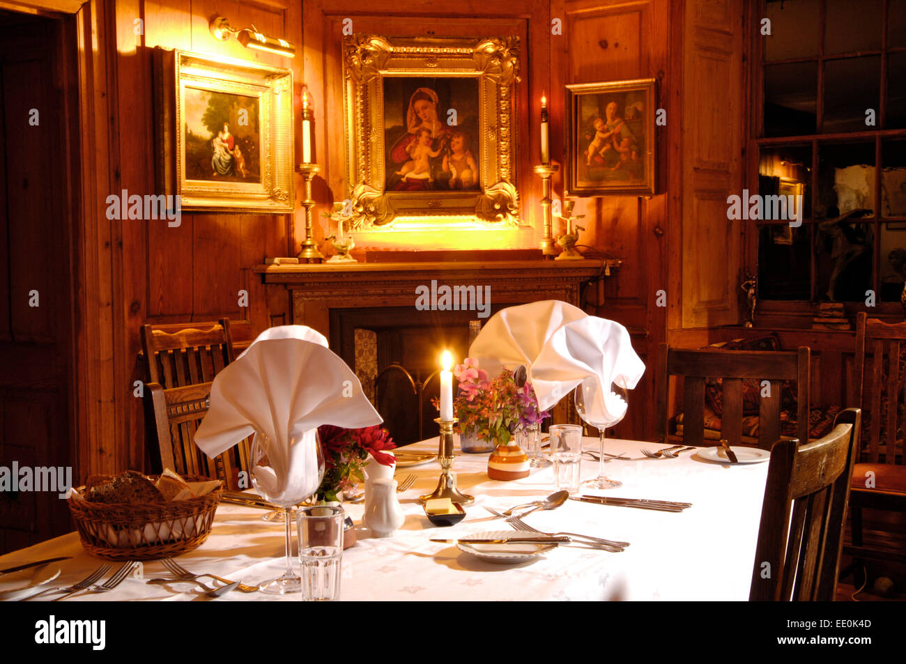 Grand dinner table hi-res stock photography and images - Alamy