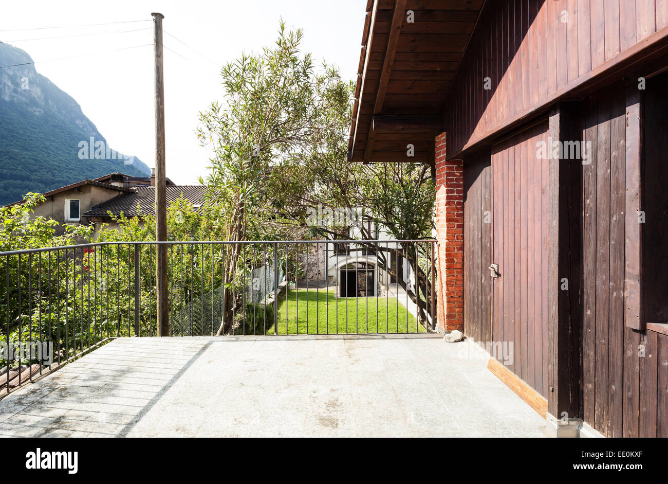 small cottage, view from outside Stock Photo - Alamy
