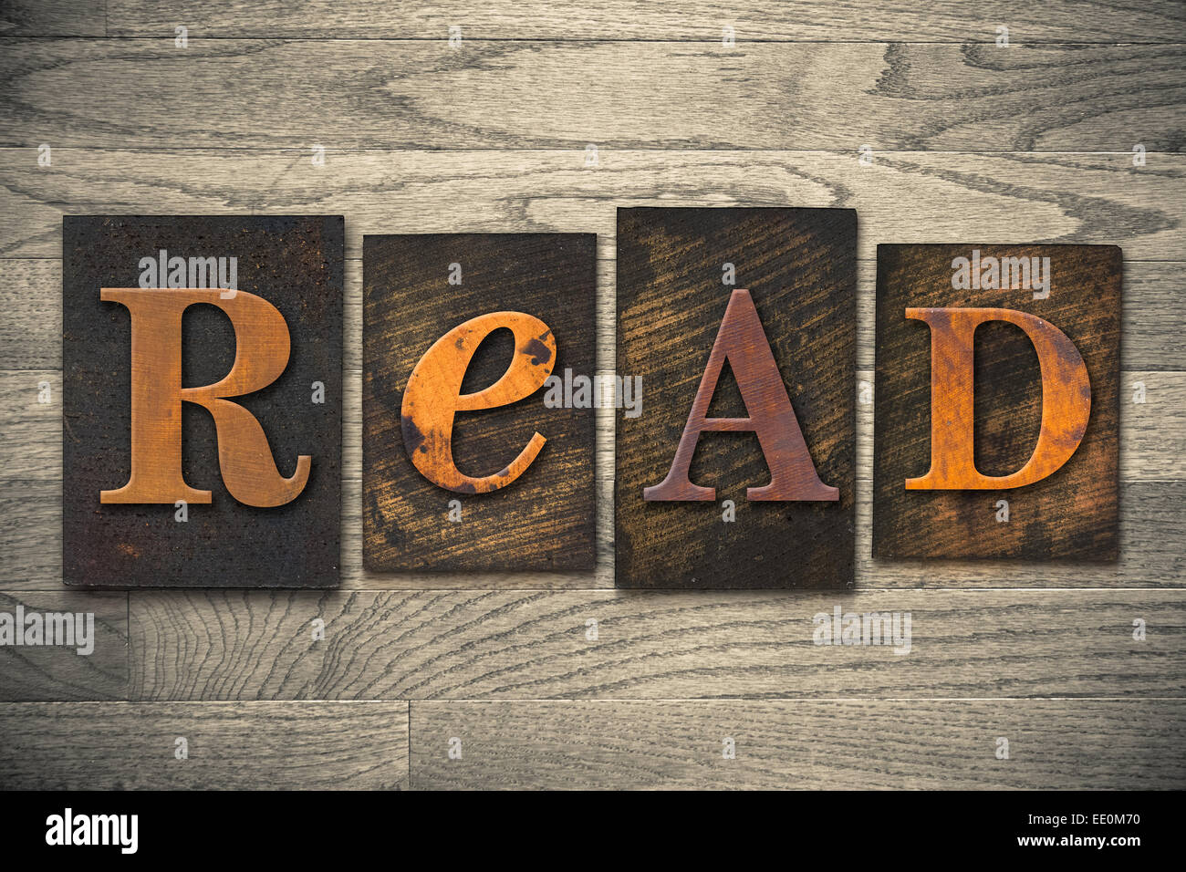 The word "READ" written in wooden letterpress type Stock Photo - Alamy