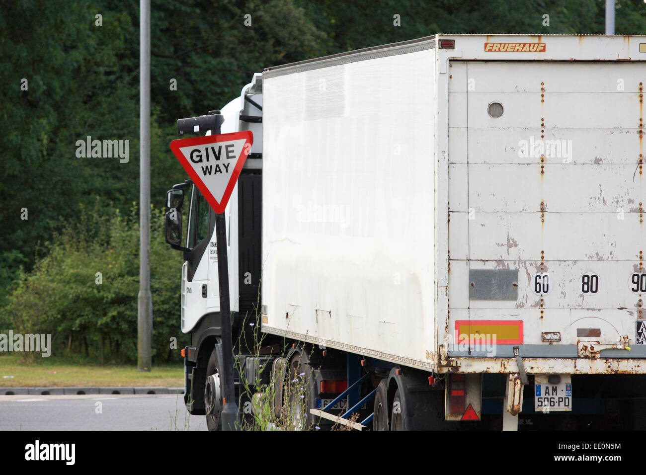 Give way and roundabout sign hi-res stock photography and images - Alamy
