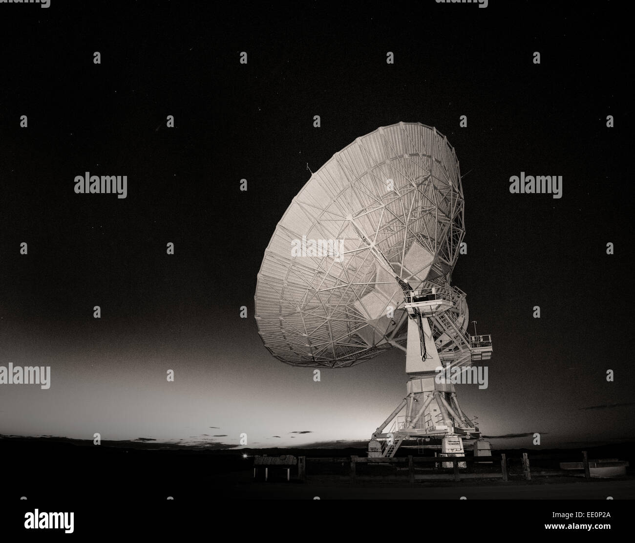 Very large array night hi-res stock photography and images - Alamy