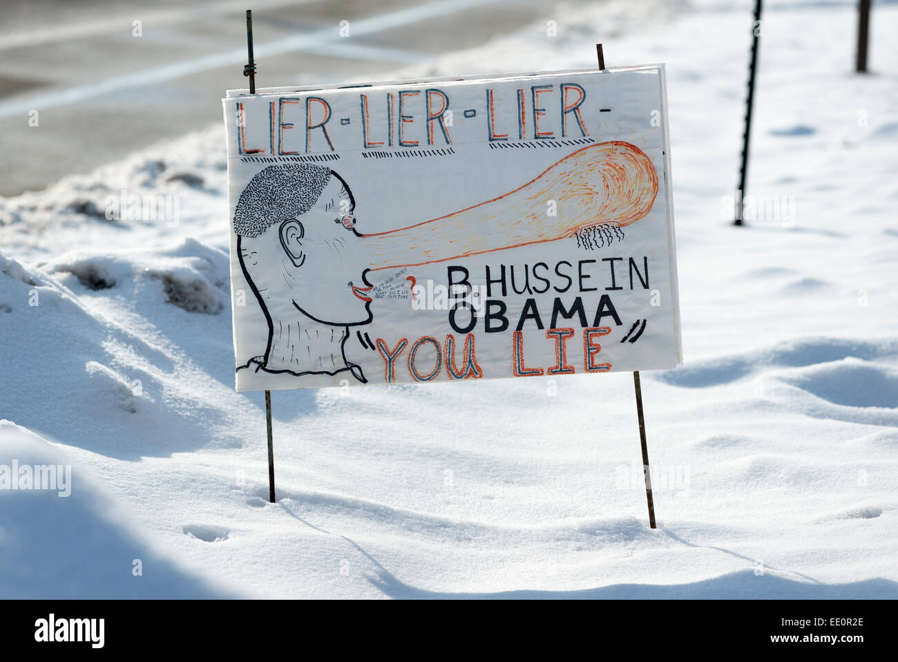 Political signs hi-res stock photography and images - Alamy
