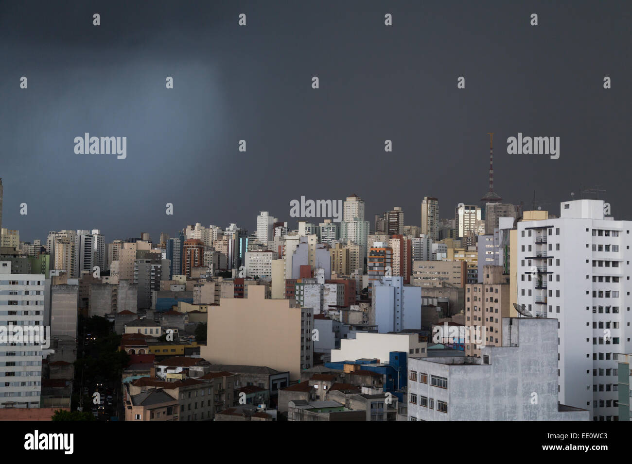 Heavy rain over hi-res stock photography and images - Alamy