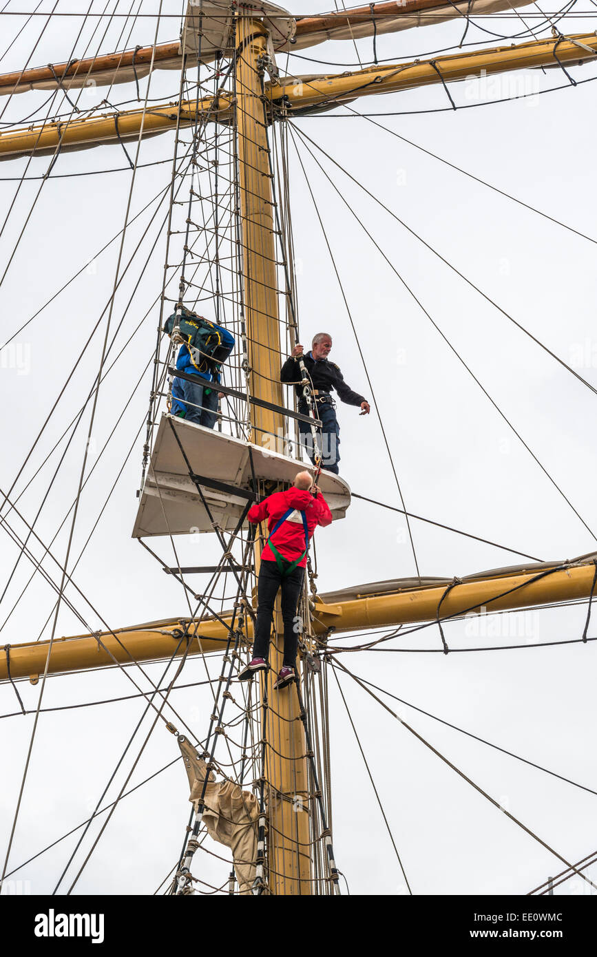 Climbing ship High Resolution Stock Photography and Images - Alamy