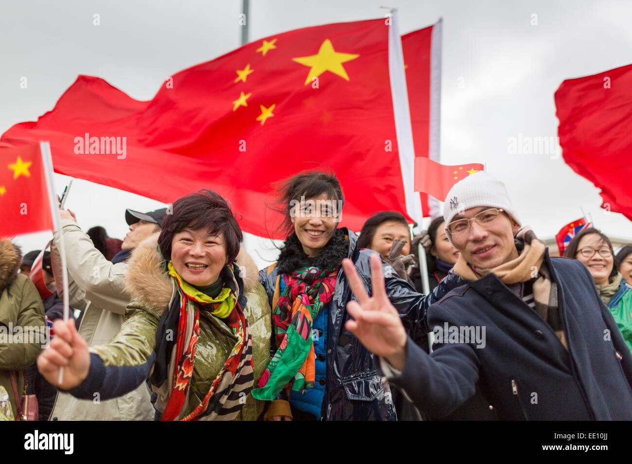 Members of the British Chinese community wait to board the Chinese ...