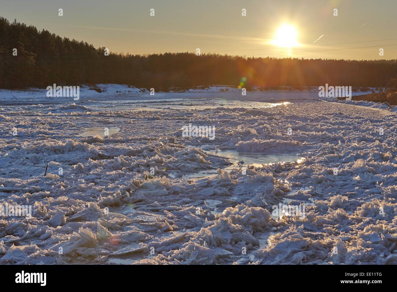Frozen_river hi-res stock photography and images - Alamy