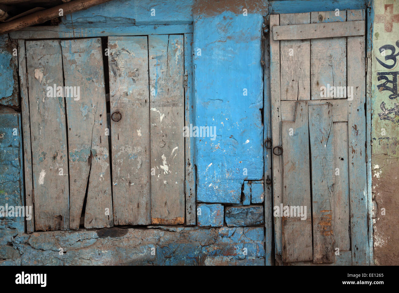 Colorful indian house. Bright blue building in Kolkata, West Bengal ...