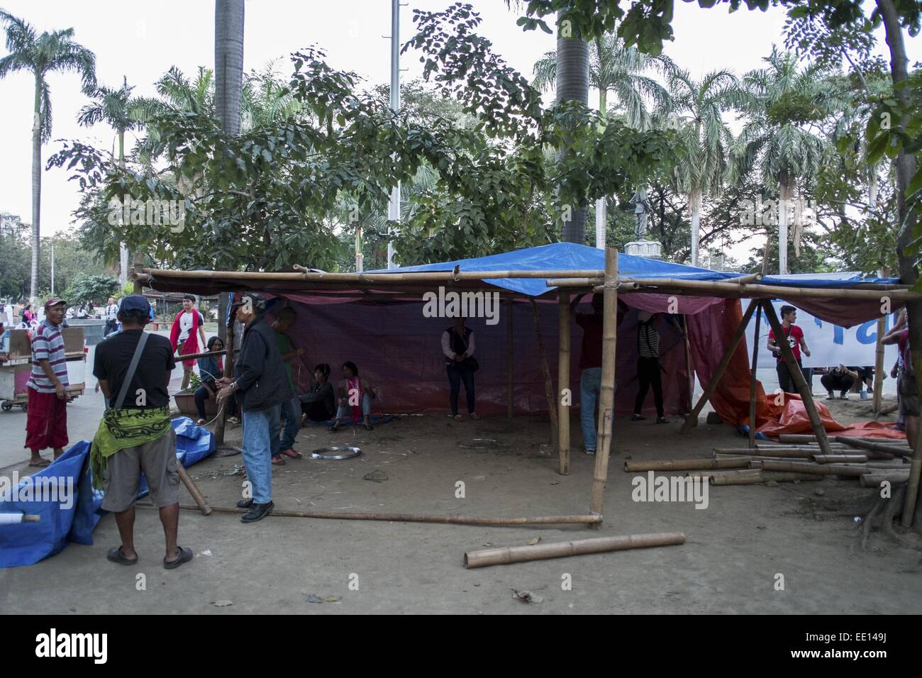 Peasants from southern tagalog build their temporary shelter at the ...