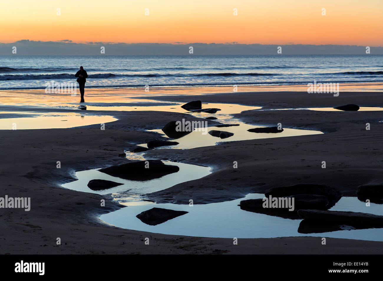 Man beach sunset silhouette hi-res stock photography and images - Alamy
