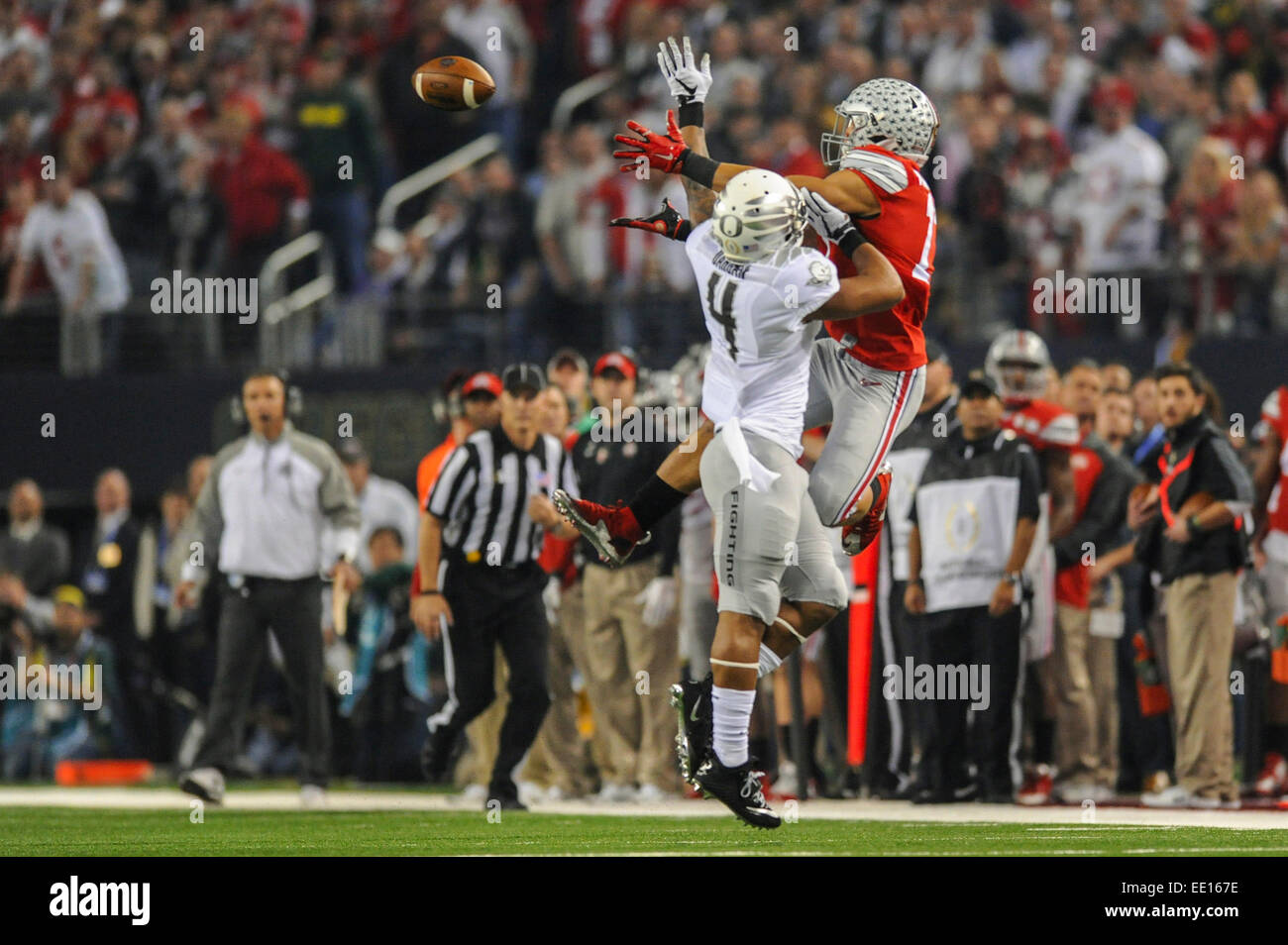 Ohio State halfback Jalin Marshall (17) catches a 26 yard pass for a ...