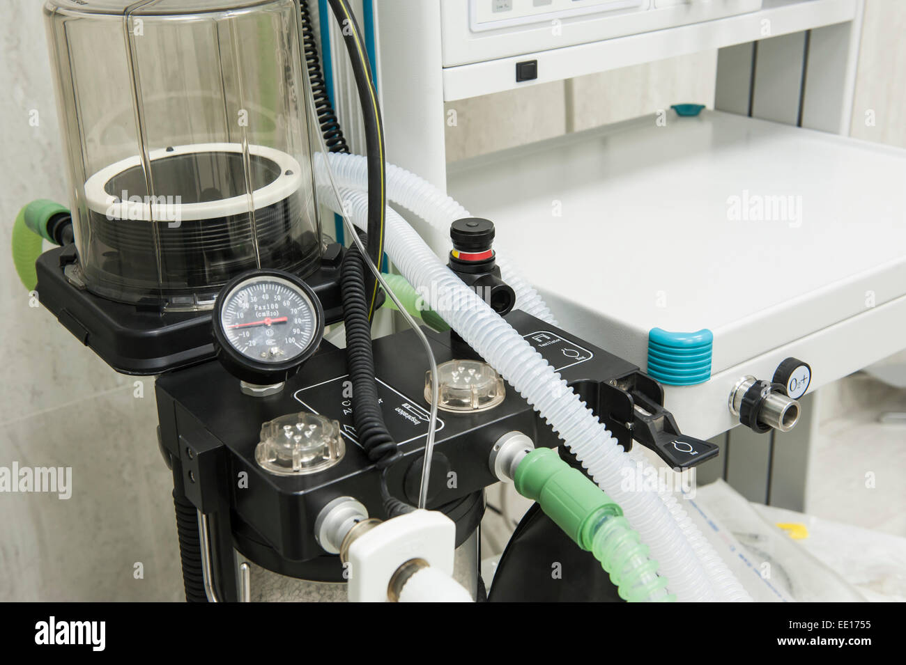 Medical ventilator hi-res stock photography and images - Alamy