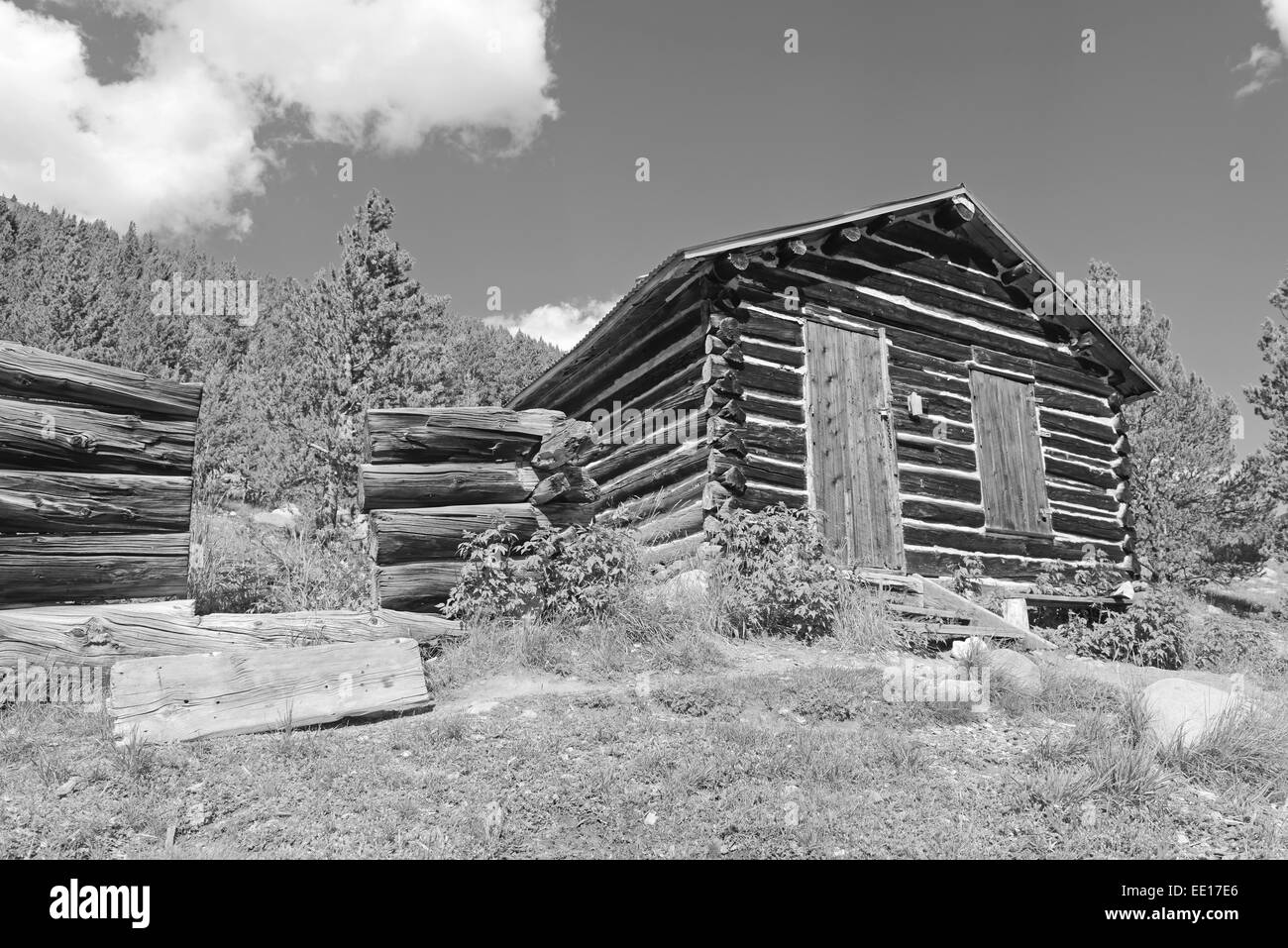 Vintage Log cabin in old mining town, Colorado Stock Photo - Alamy
