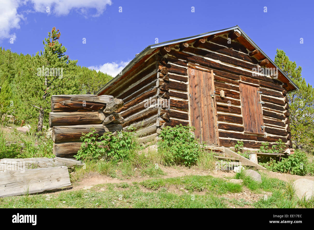 Vintage Log cabin in old mining town, Colorado Stock Photo - Alamy