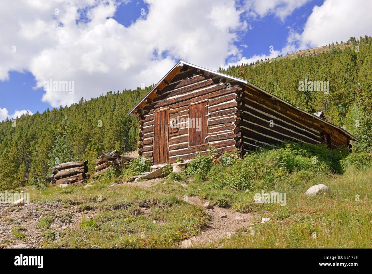 Vintage Log cabin in old mining town, Colorado Stock Photo - Alamy