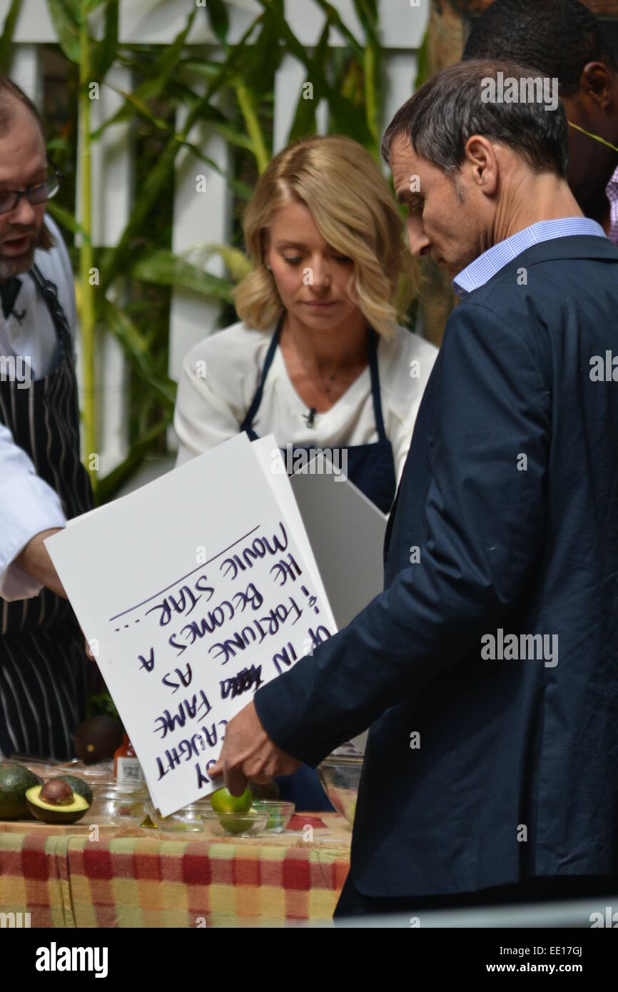 Kelly Ripa and Michael Strahan filming 'Live! with Kelly and Michael ...
