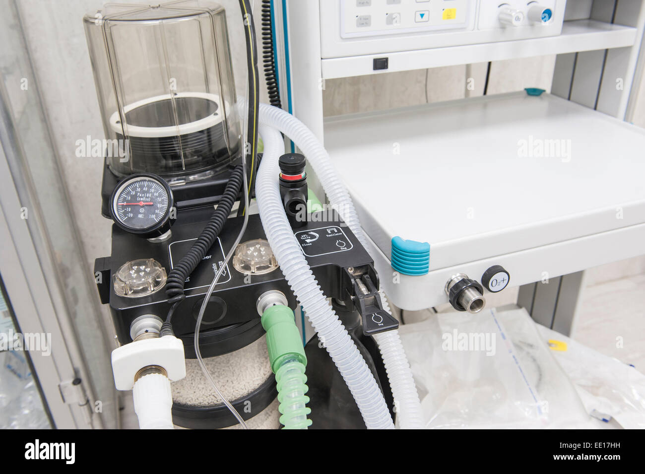 Medical ventilator hi-res stock photography and images - Alamy