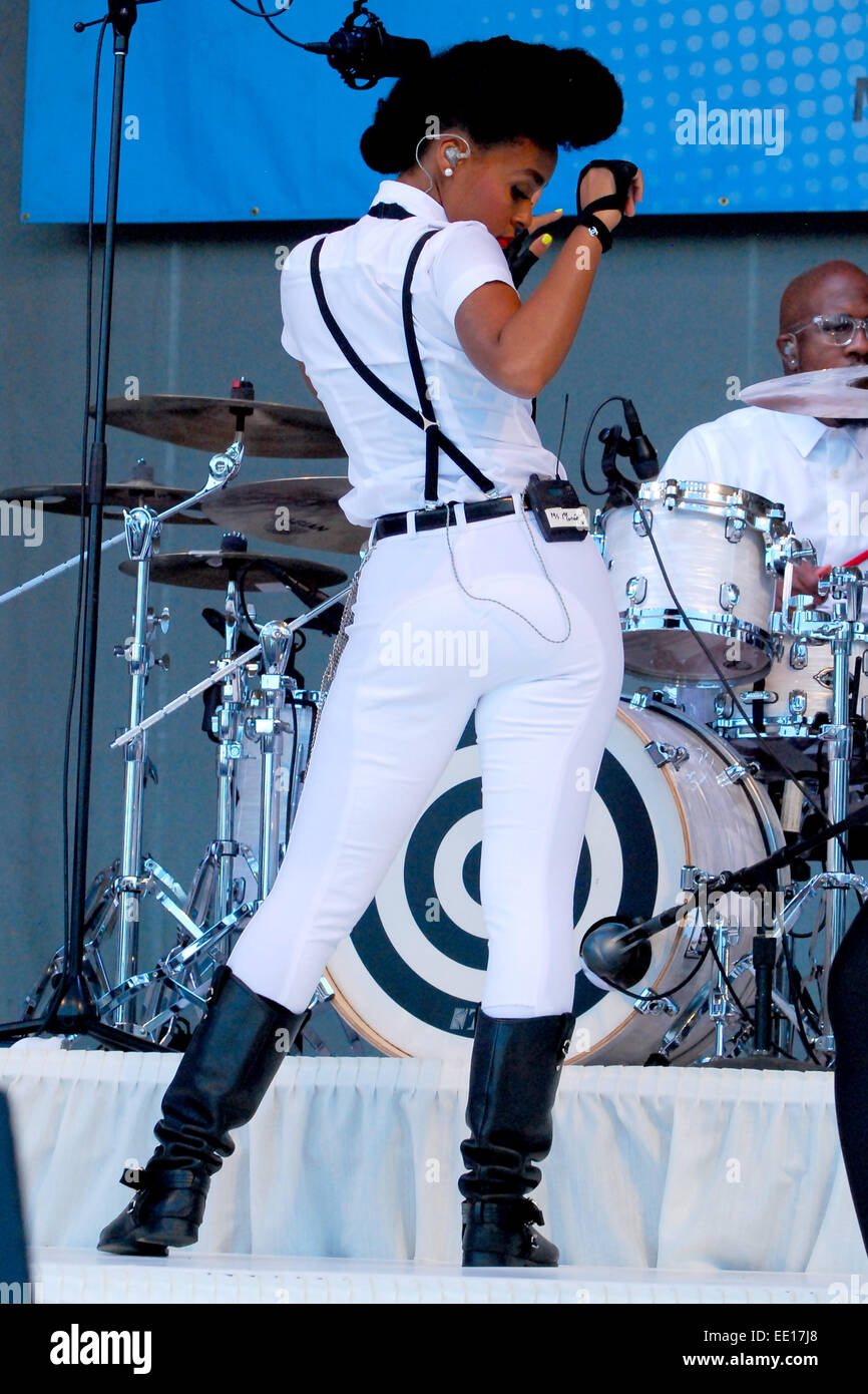 Janelle Monáe headlines day 2 of the Taste of Chicago 2014 at the ...