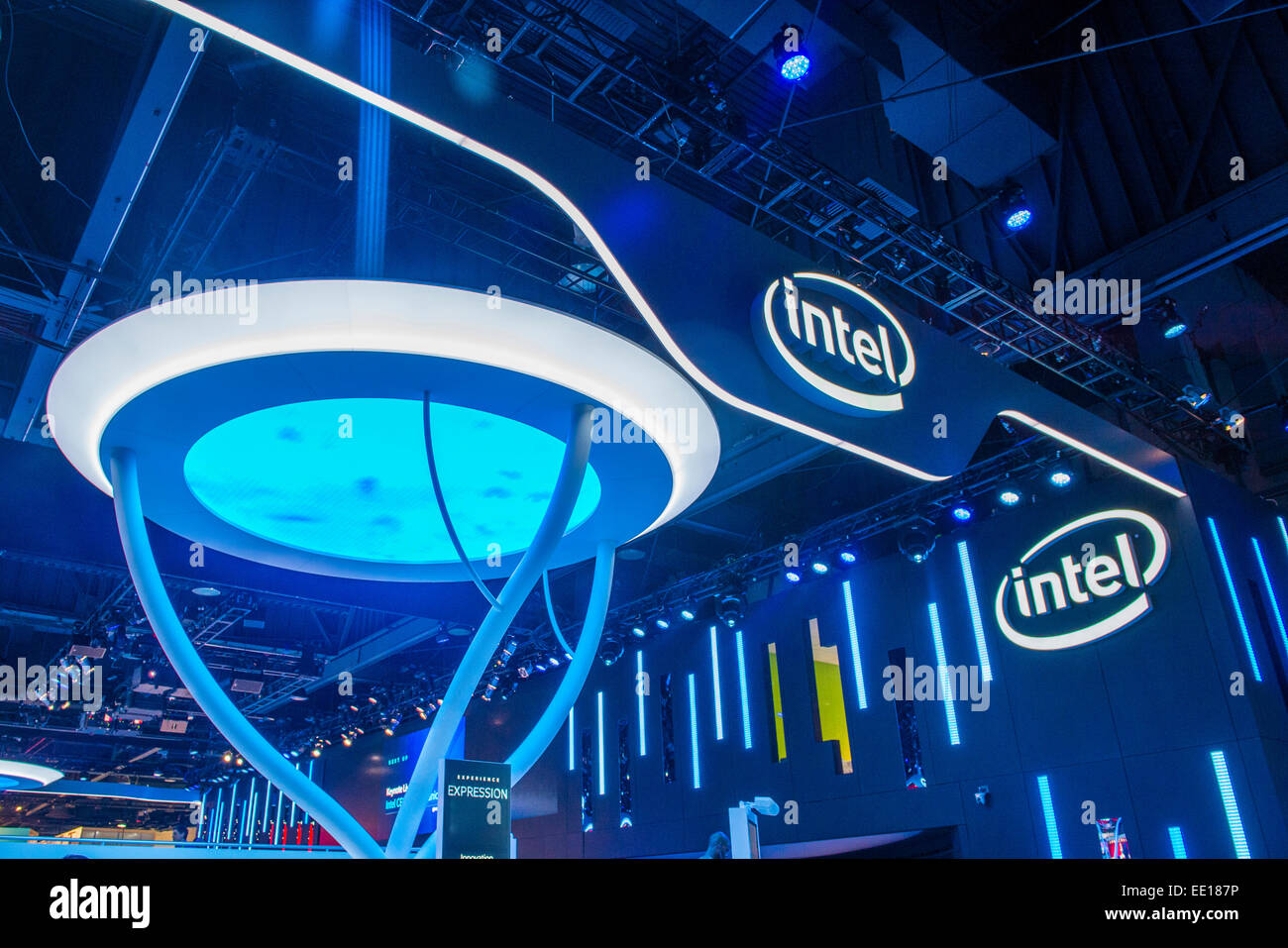 Intel booth ces hi-res stock photography and images - Alamy