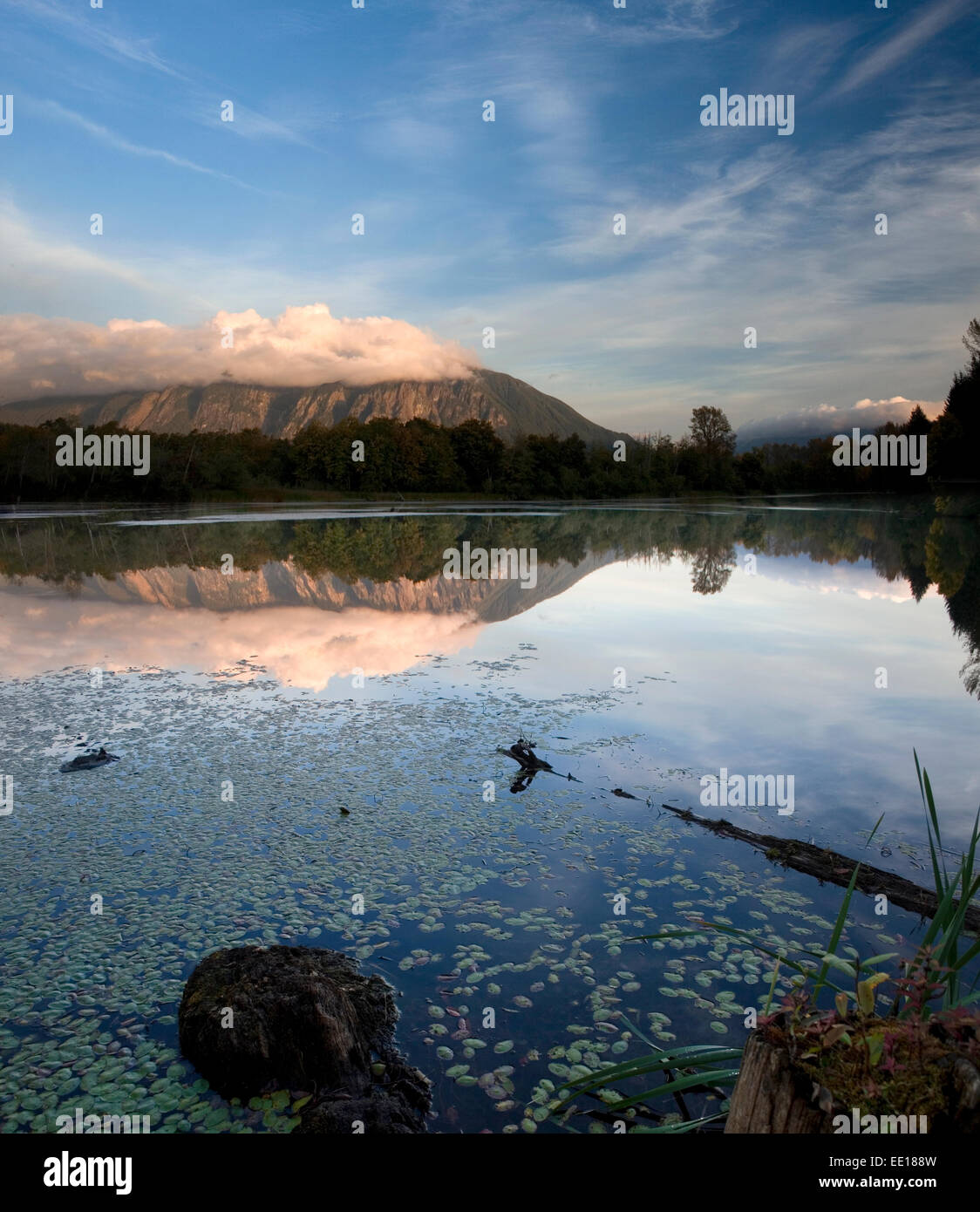 Mount si hi-res stock photography and images - Alamy