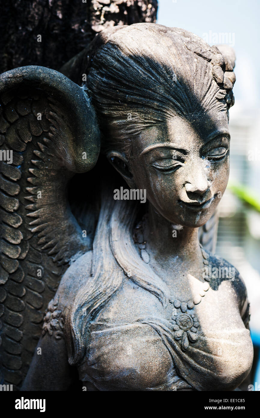 White stone statue two women hi-res stock photography and images - Alamy