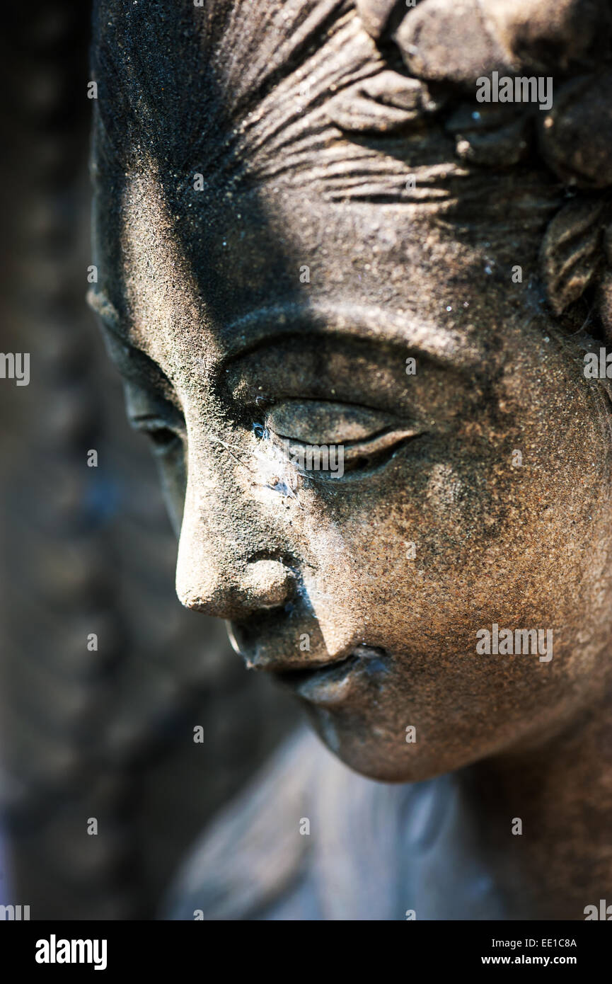 White stone statue two women hi-res stock photography and images - Alamy