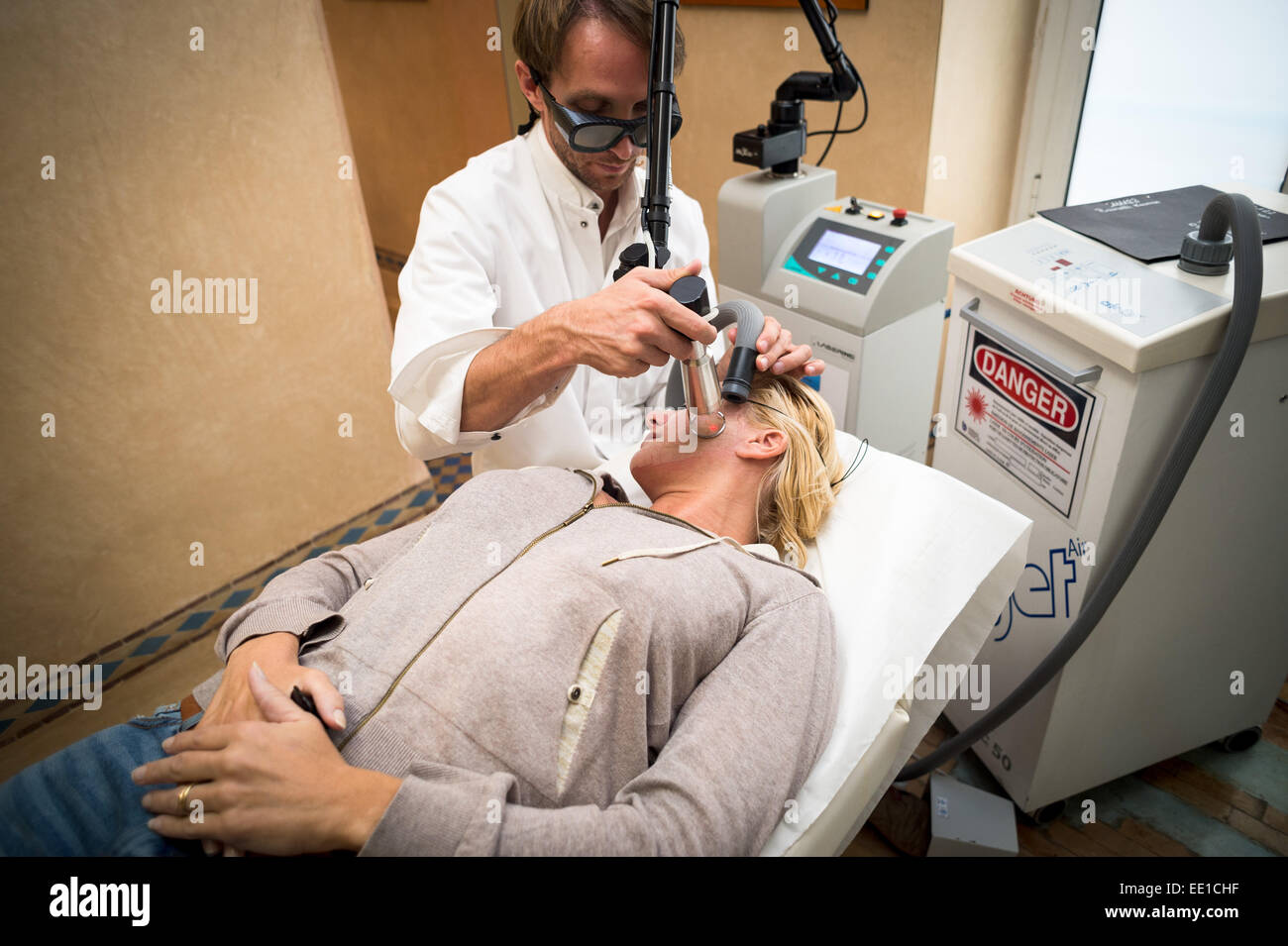 Left cheek valve hi-res stock photography and images - Alamy