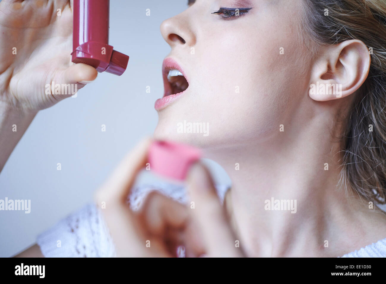 ASTHMA TREATMENT, WOMAN Stock Photo - Alamy