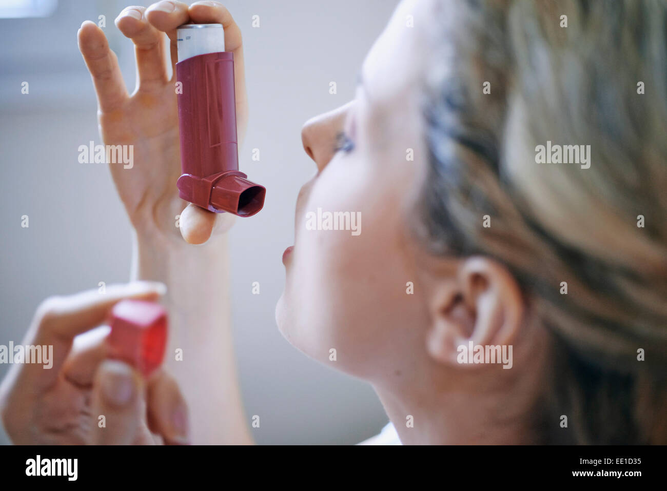 ASTHMA TREATMENT, WOMAN Stock Photo - Alamy