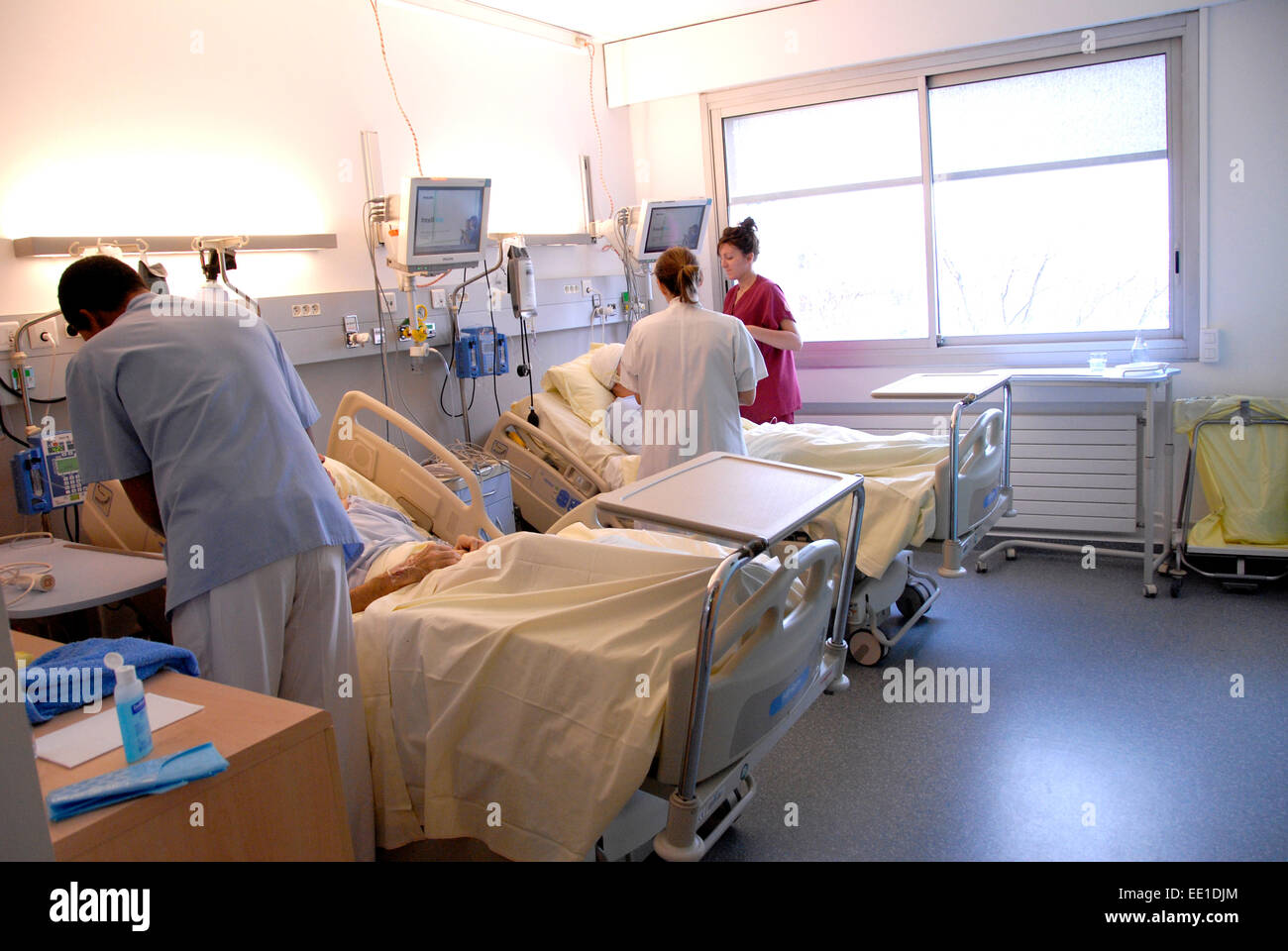INTENSIVE CARE UNIT Stock Photo - Alamy