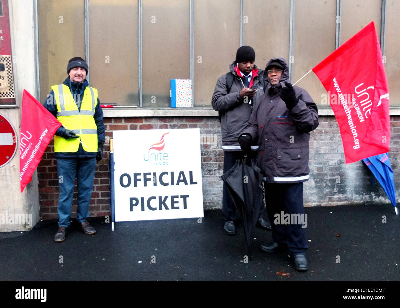 Unite picket line bus station hi-res stock photography and images - Alamy