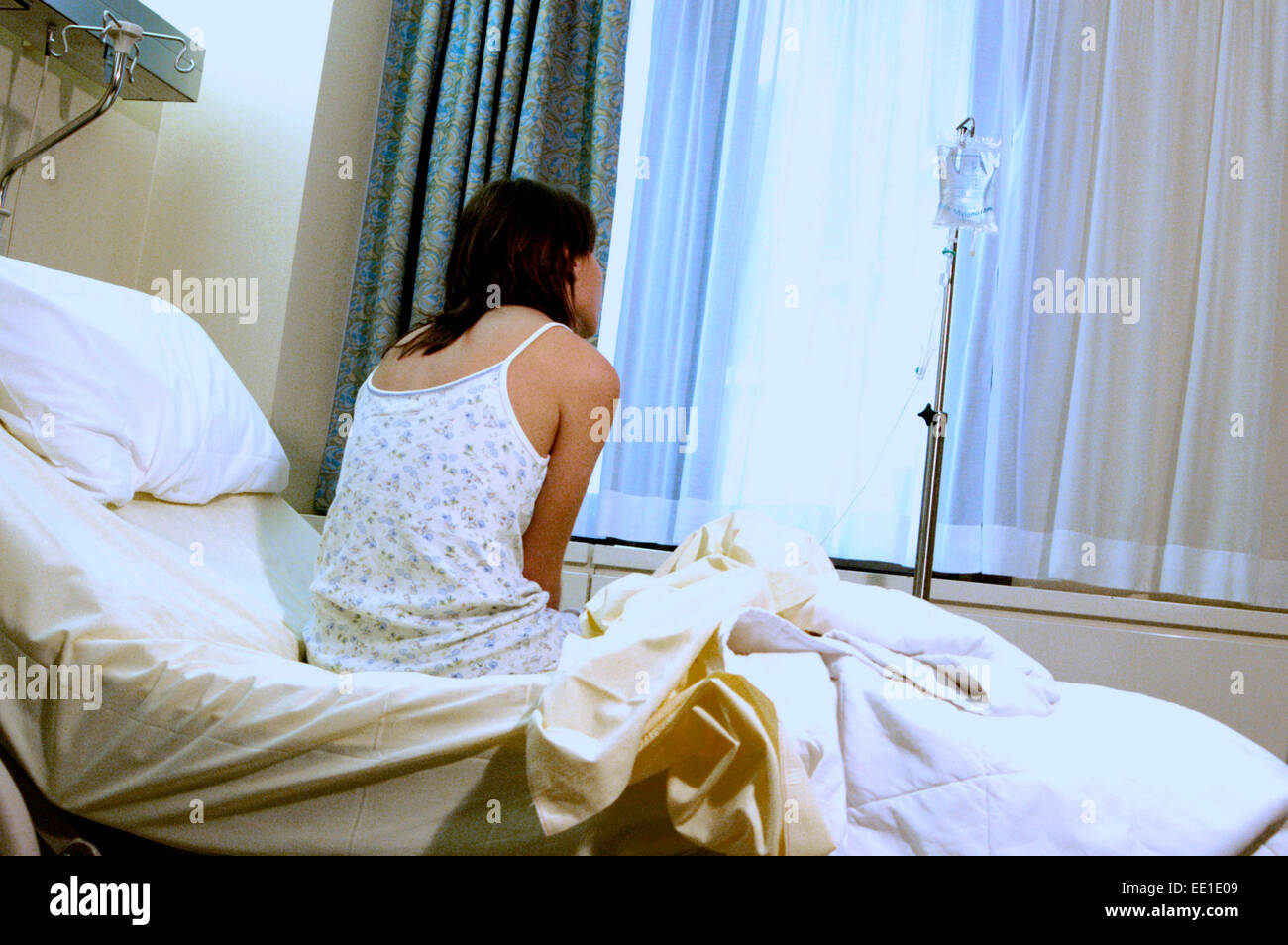 Woman in hospital bed hi-res stock photography and images - Alamy