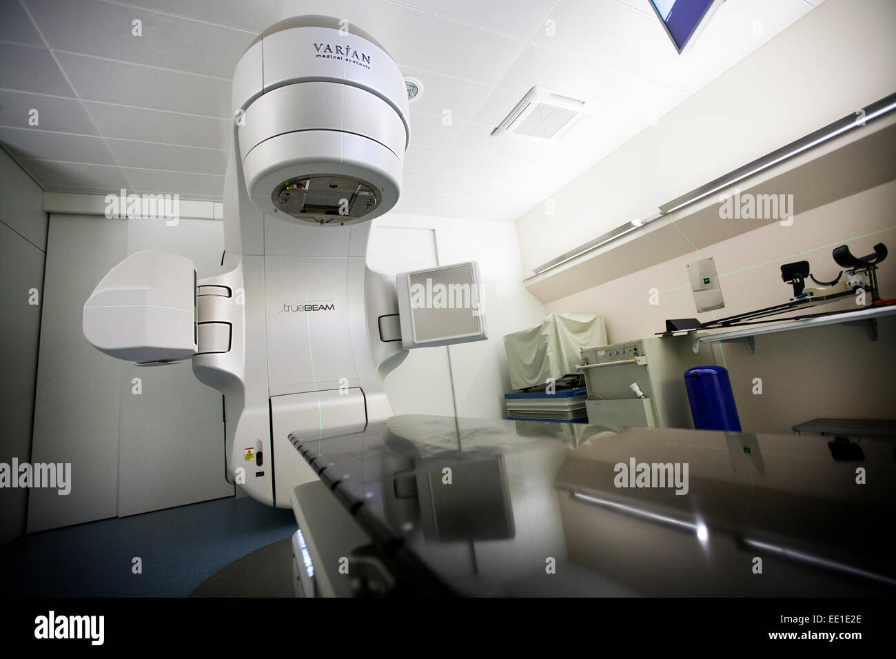 External beam radiotherapy hi-res stock photography and images - Alamy