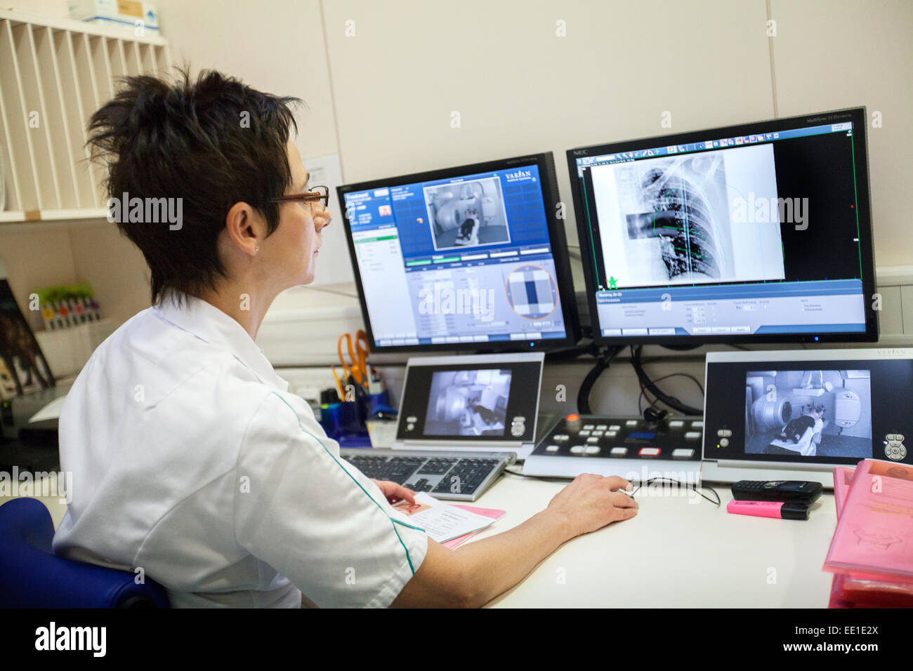 Lung cancer radiotherapy, 3d hi-res stock photography and images - Alamy