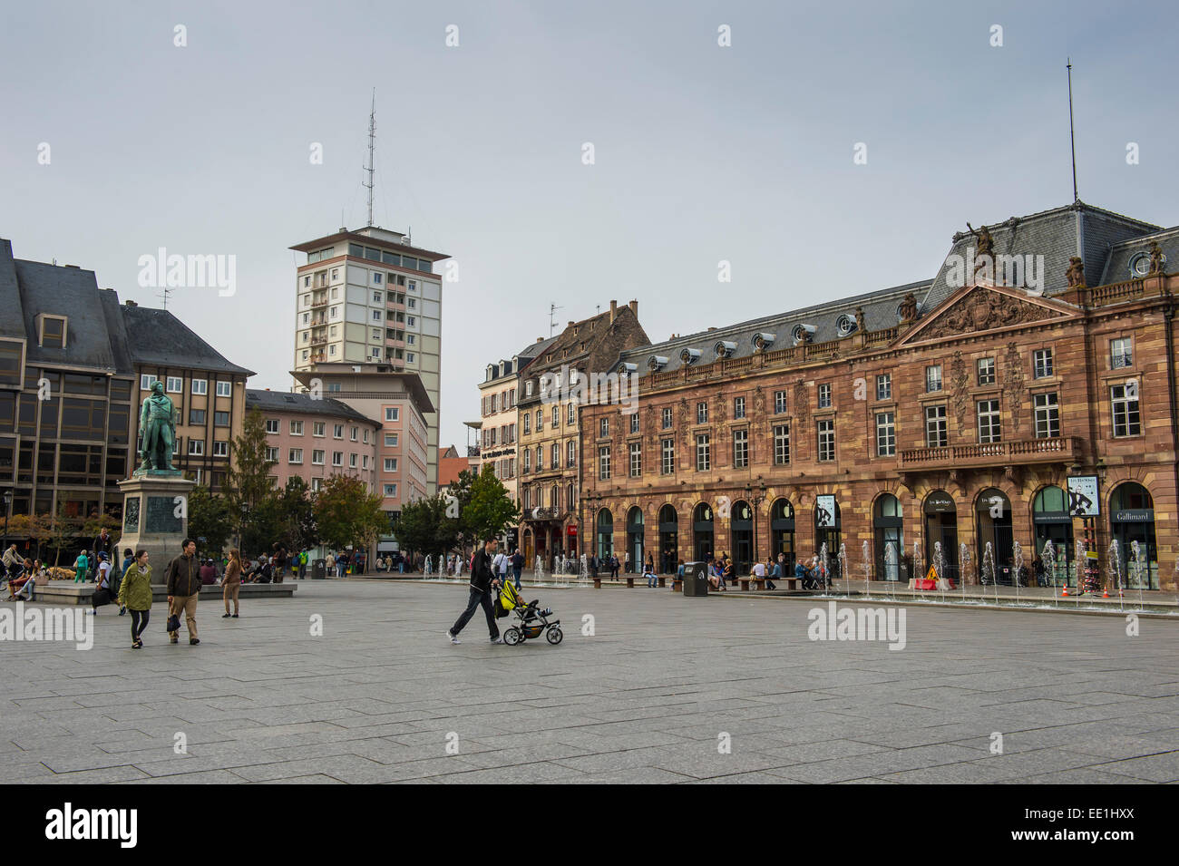 People on Place Kleber Square, Kleberplatz square, Strasbourg, Alsace ...