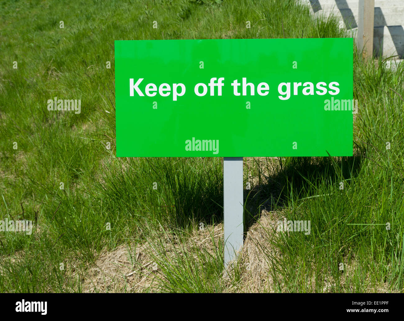 Green warning sign hi-res stock photography and images - Alamy