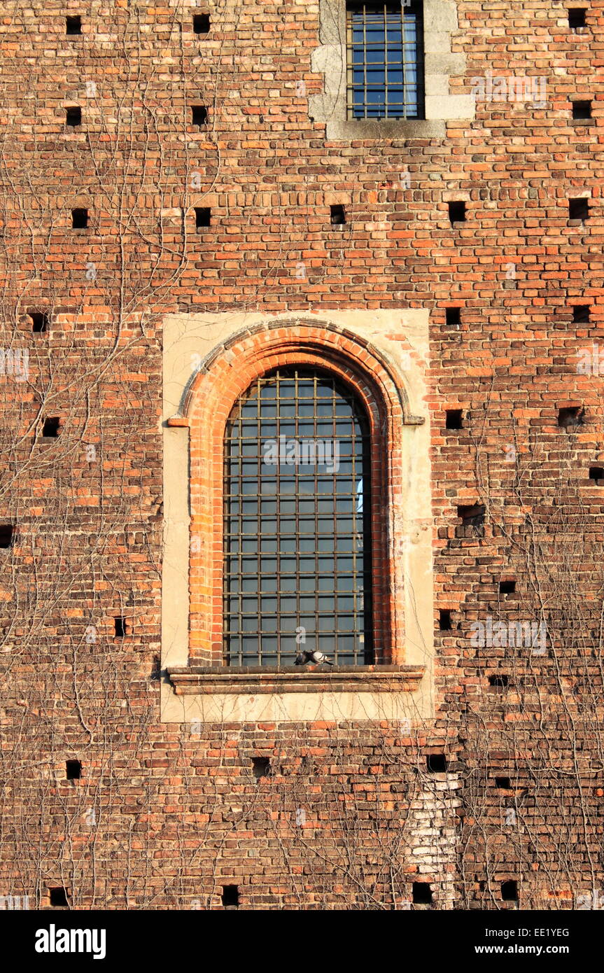 Medieval mullioned window hi-res stock photography and images - Alamy