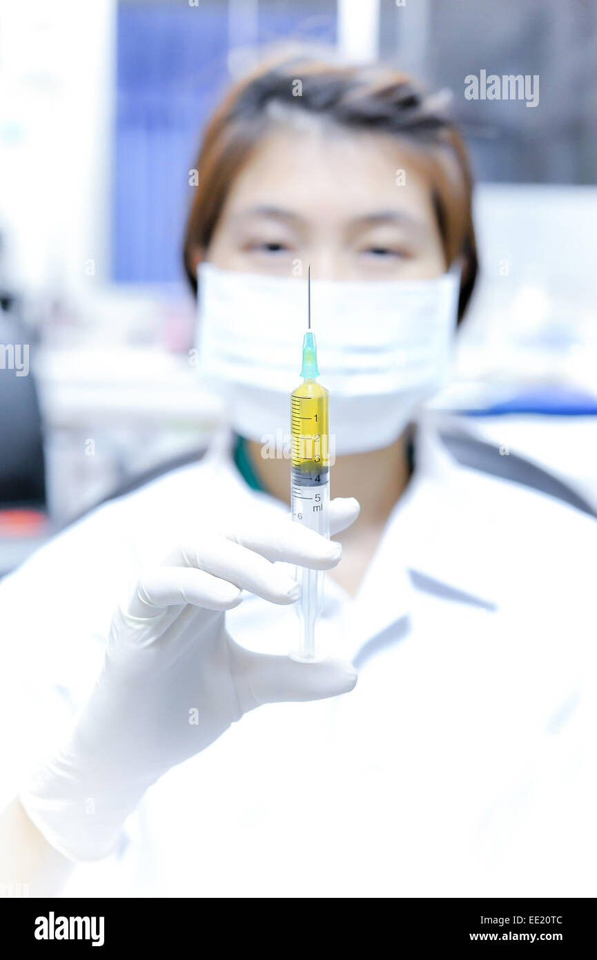 doctor using a syringe Stock Photo - Alamy