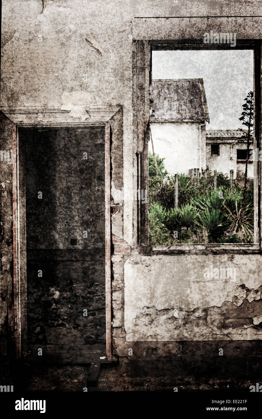 Old condemned house ready for demolition Stock Photo - Alamy