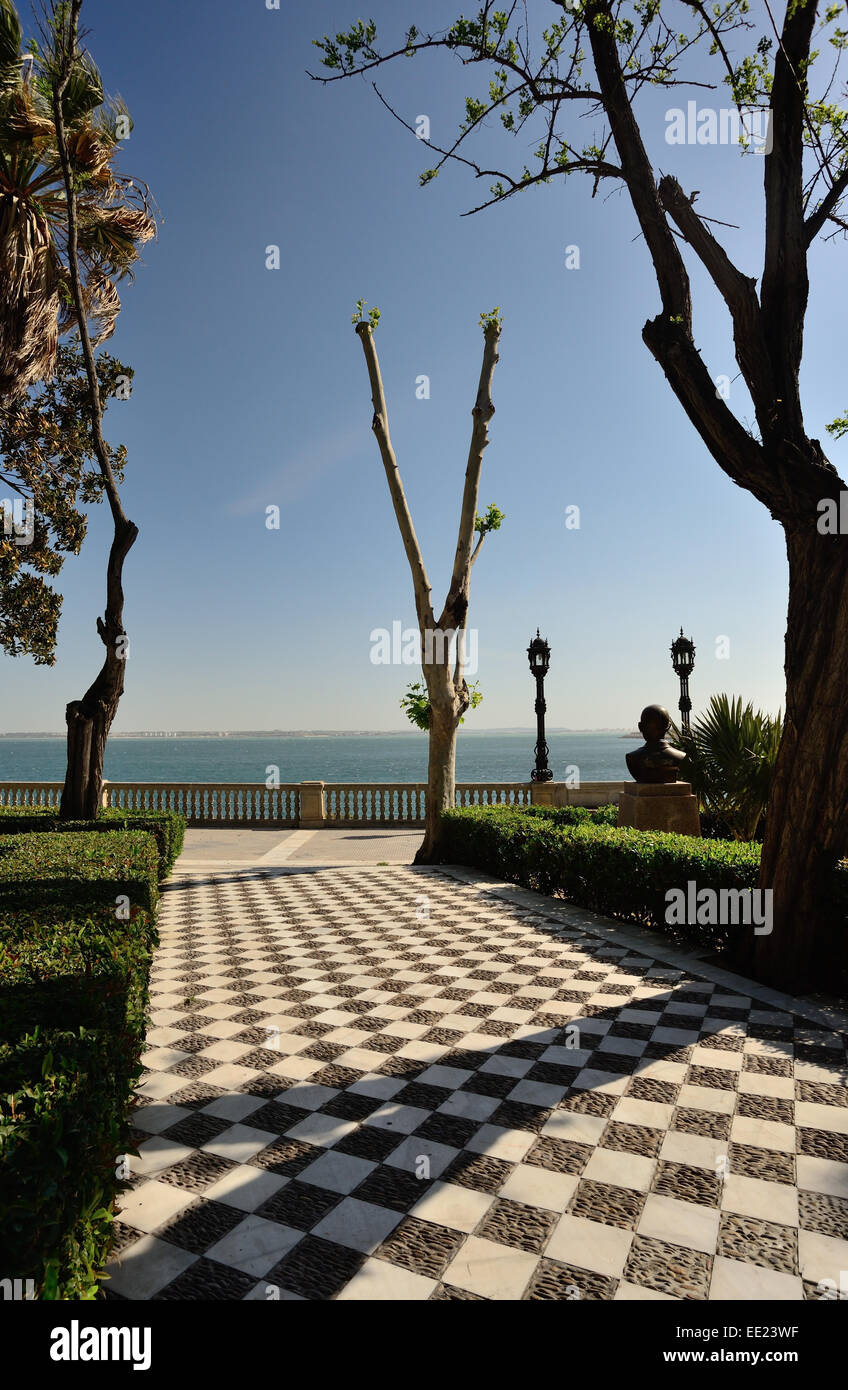 View across the Bay of Cadiz from Alameda de Apodaca Stock Photo - Alamy