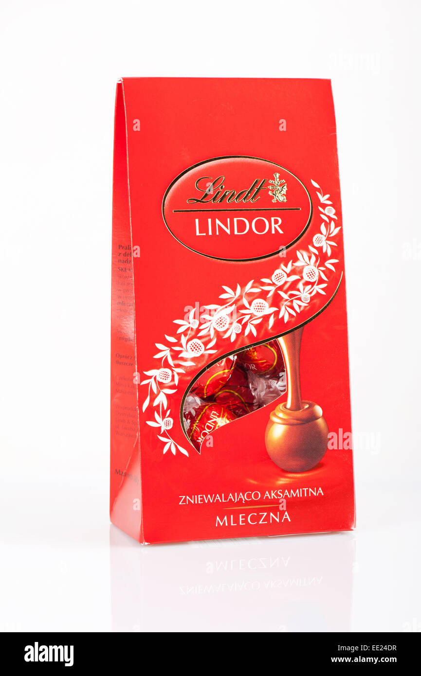 Lindt lindor milk chocolates hi-res stock photography and images - Alamy