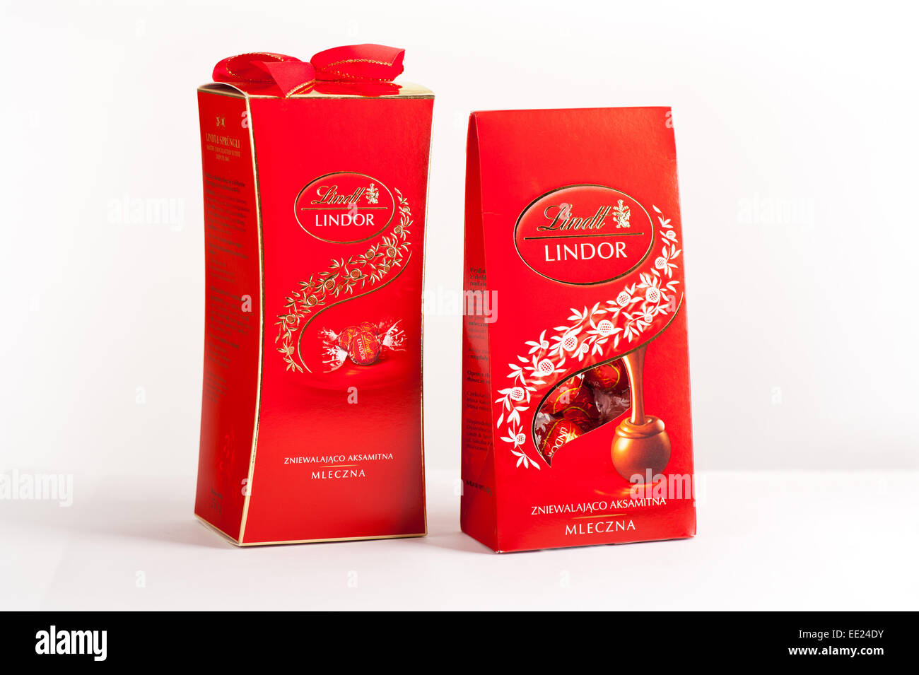 Lindt lindor milk chocolates hi-res stock photography and images - Alamy