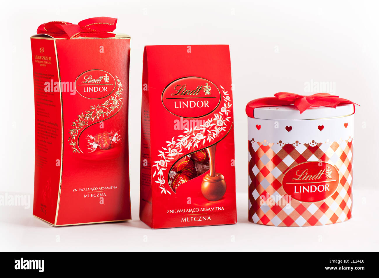 Lindt three packs lindor pralines hi-res stock photography and images ...
